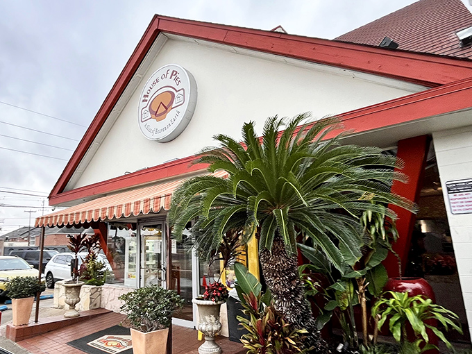 House of Pies welcomes you with tropical plants and a distinctive A-frame design. Breakfast with a side of pie? Yes, please!