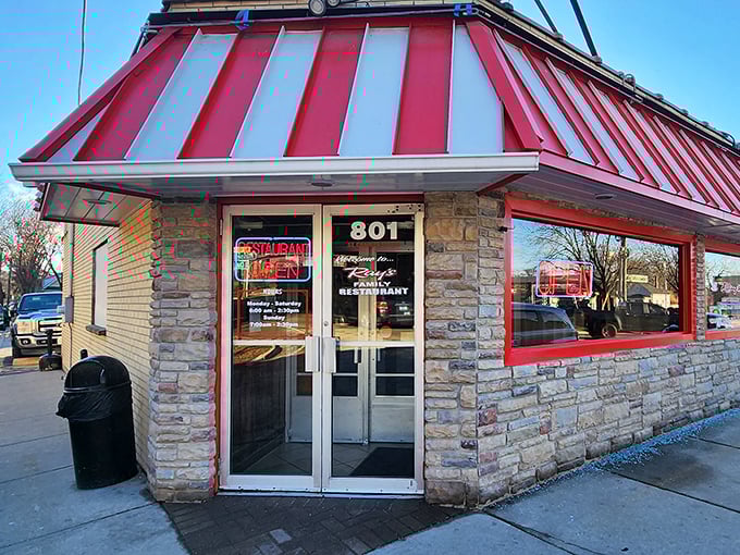 Ray's red and white striped awning stands out like a beacon of breakfast hope for hungry Elgin residents.