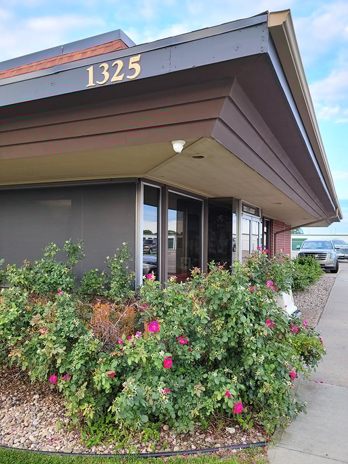 That magnificent rooster statue stands guard outside like the proud mascot of breakfast excellence. Cock-a-doodle-delicious! 