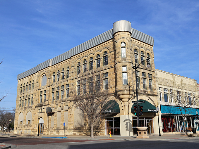 The Chamber of Commerce building in Arkansas City stands ready to welcome newcomers to this affordable riverside gem.