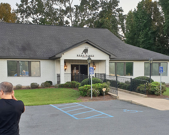 Simple, elegant, and ready to serve up steak perfection. Beau Vines doesn't need flash when the meat speaks for itself.