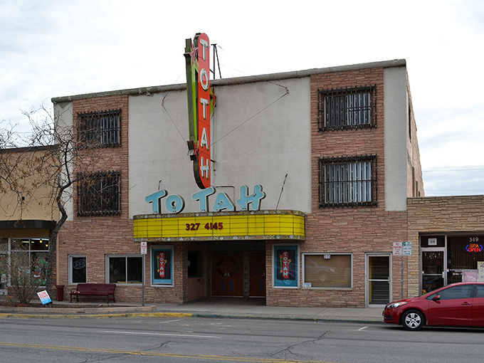 The warm glow of Farmington's streetlights illuminates a community where fixed incomes find flexible living options.