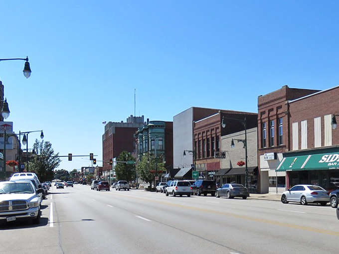 Main Street Galesburg offers that perfect small-town movie set vibe, minus the actors&mdash;these friendly faces are the real deal.