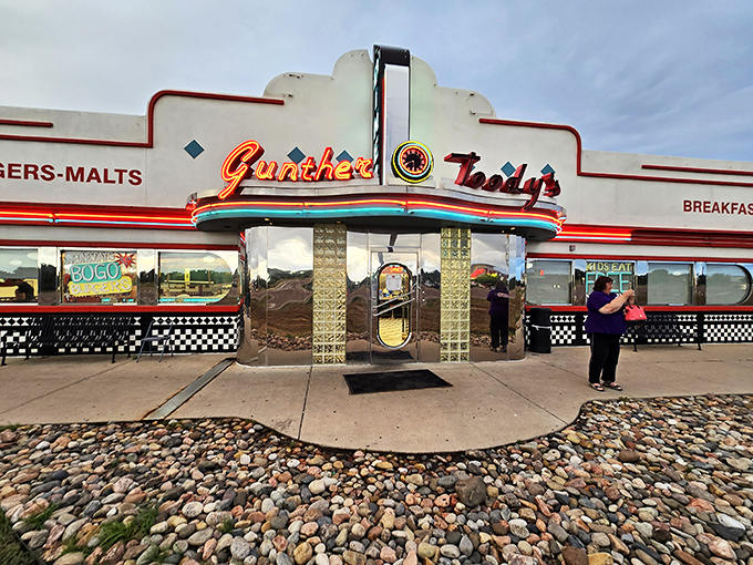 Retro vibes at Gunther Toody's Diner await you with neon lights, classic burgers, and malts for a perfectly nostalgic meal.
