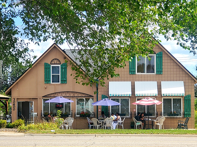 The Breakfast Club's outdoor seats fill up faster than your coffee cup.