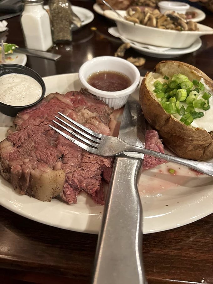 The 10oz prime rib doesn't need fancy plating tricks&mdash;it commands attention through sheer delicious presence, like Robert De Niro walking into a room.