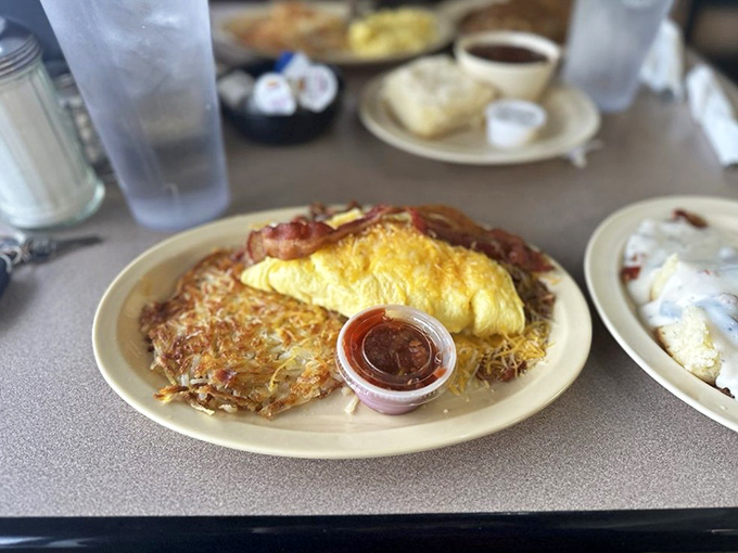 Eggs and bacon playing the perfect supporting roles to hash browns that deserve their own Hollywood star. This is breakfast method acting at its finest.