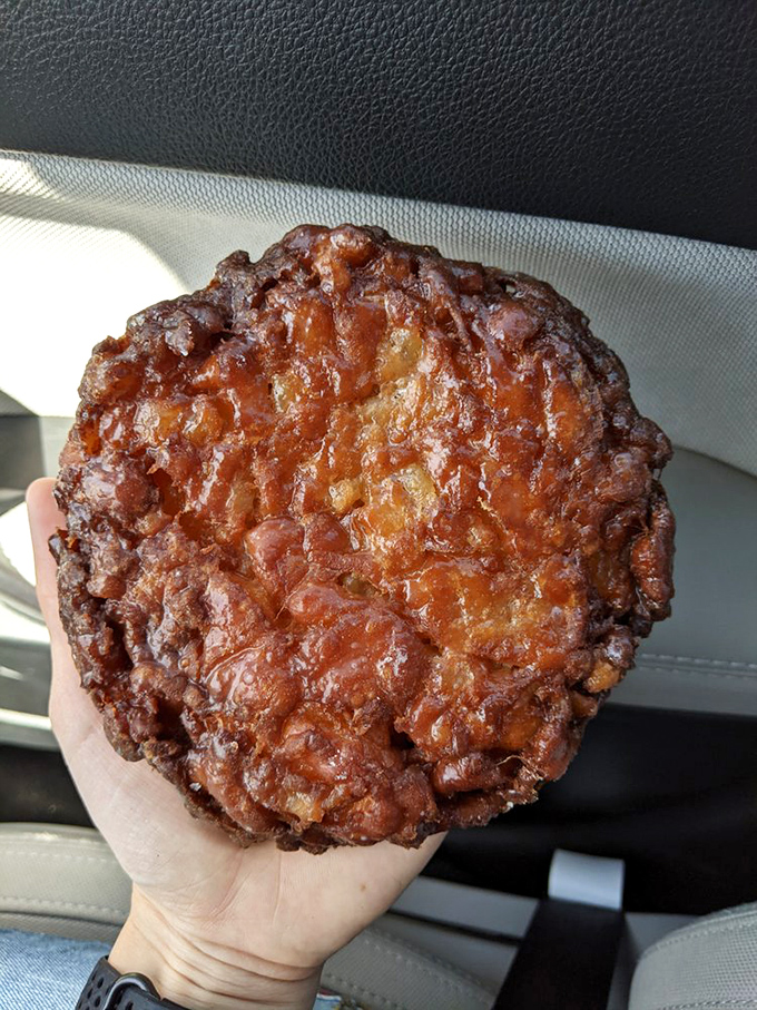 What other cities call "large" is merely an appetizer here. This hand-held happiness contains enough cinnamon-apple goodness to power you through Seattle's steepest hills.