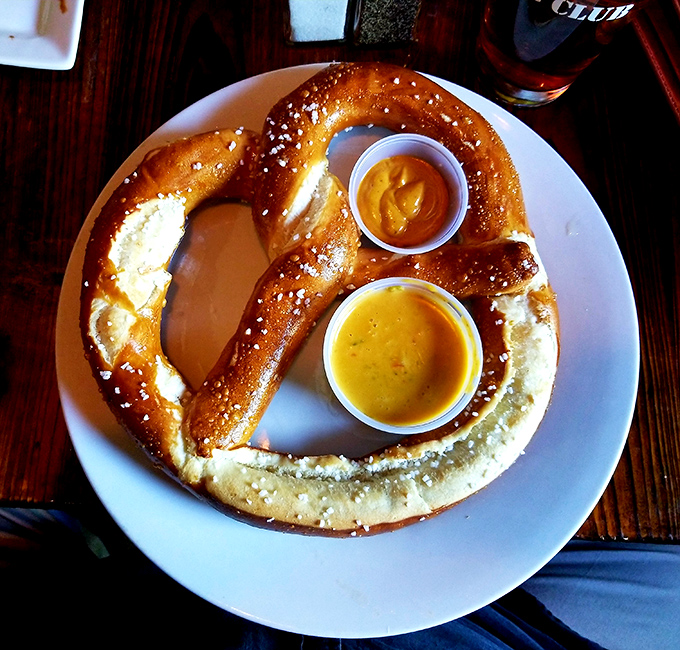 The pretzel that launched a thousand beers. This salt-sprinkled beauty comes with dipping sauces that create the perfect savory-meets-creamy combination.