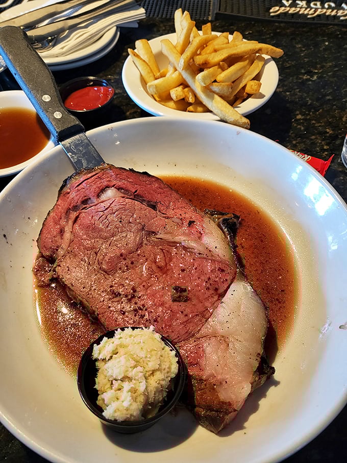 Meat and potatoes elevated to an art form. The horseradish cream is the unsung hero of this magnificent plate.