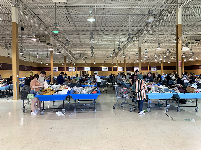 The unspoken camaraderie of bin-divers is real. These treasure hunters share the same gleam in their eyes as auction-goers at Sotheby's.