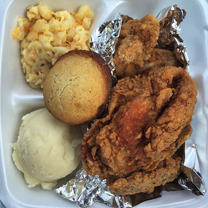 Soul food tetris at its finest—crispy fried chicken, mac and cheese, and cornbread arranged in perfect harmony.