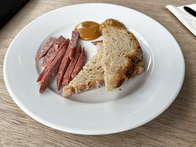 Landj&auml;ger and rye&mdash;proof that Germans understood charcuterie boards long before they became Instagram famous.