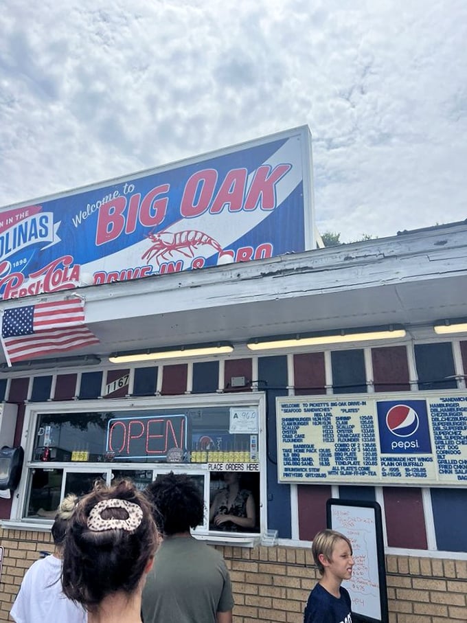Big Oak Drive-In: Where "fast food" means quickly getting incredible seafood to your hands&mdash;not quickly forgetting what you ate.