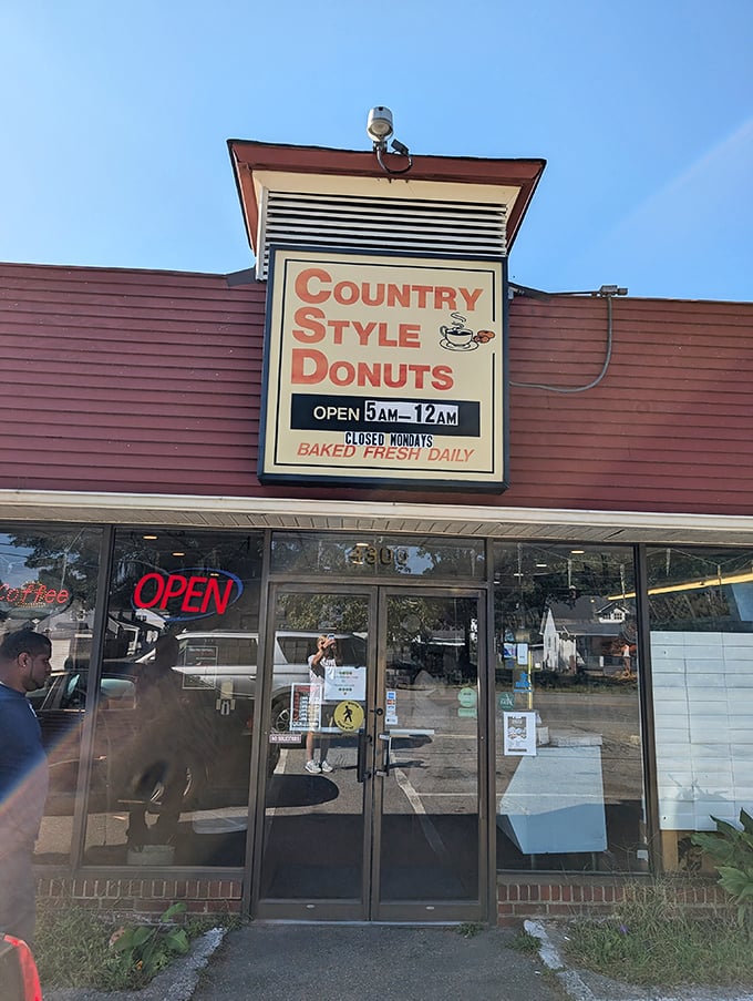 Country Style's vintage sign has been guiding hungry Virginians to donut nirvana since bell-bottoms were first in fashion.
