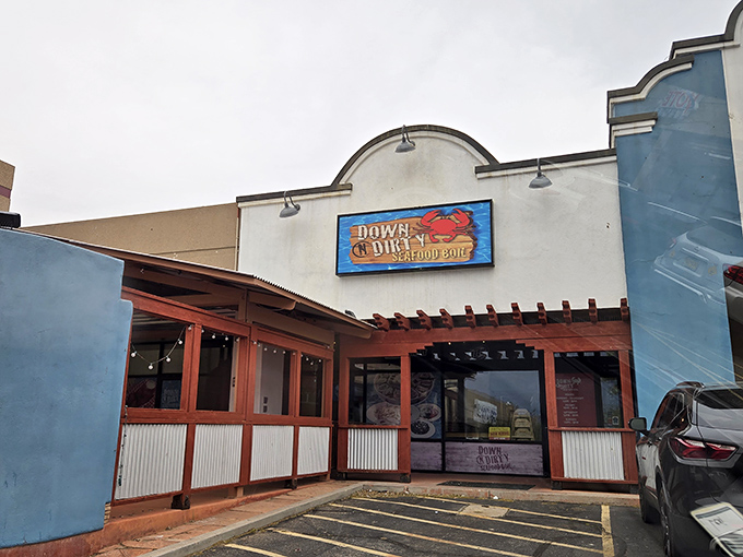 Down N Dirty's vibrant entrance says it all &ndash; roll up those sleeves and prepare for a delicious seafood battle! 