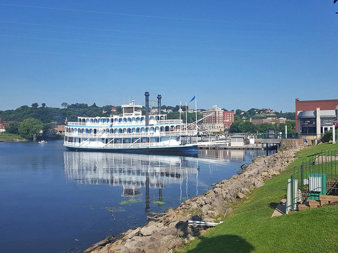 Le Claire's riverfront offers front-row seats to the mighty Mississippi&mdash;nature's original highway before interstates ruined the view.