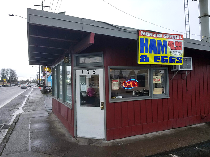 Ritz Diner (Salem): That little red building might look humble, but inside awaits ham and egg specials that'll make your taste buds stand at attention!
