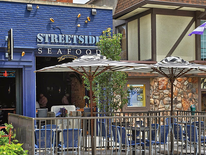 Streetside Seafood's brilliant blue fa&ccedil;ade adds a maritime splash to Birmingham's sophisticated streetscape.