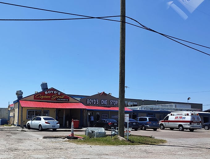 That humble exterior with the bright red roof hides Cajun seafood treasures that would make a Louisiana grandma nod in approval.