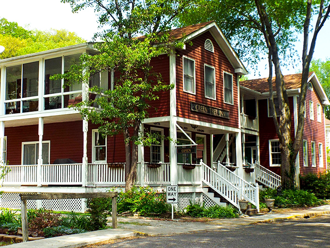 The red flower border in Elsah feels like Mother Nature's own welcome mat. Pretty houses, pretty gardens, pretty perfect!