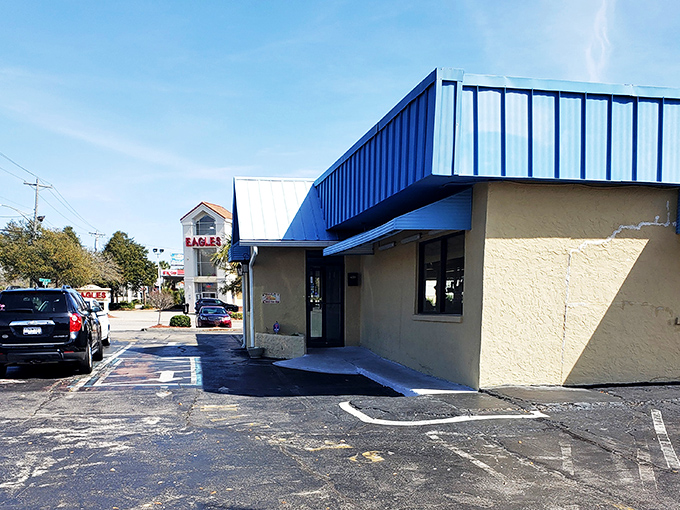 Simple, unassuming, and absolutely essential—Harry's blue-topped breakfast haven is where beach days properly begin.