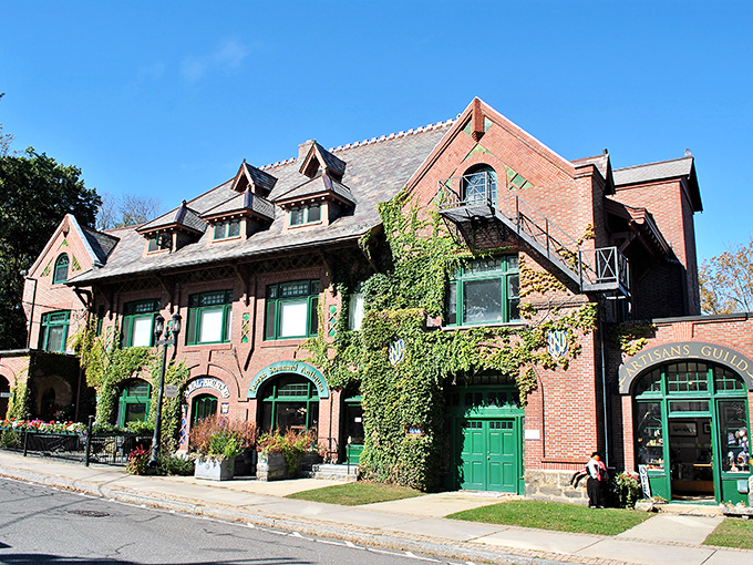 When architects had fun with brick and mortar. They sure don't make 'em like this anymore! 