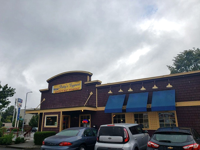 This unassuming breakfast powerhouse has turned the humble egg into an art form that belongs in the Seattle Museum of Morning Masterpieces.