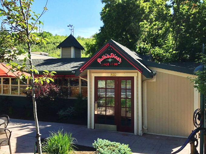 The historic charm of Ruth's Diner, where canyon breezes and mile-high biscuits have been delighting diners since Calvin Coolidge was president.
