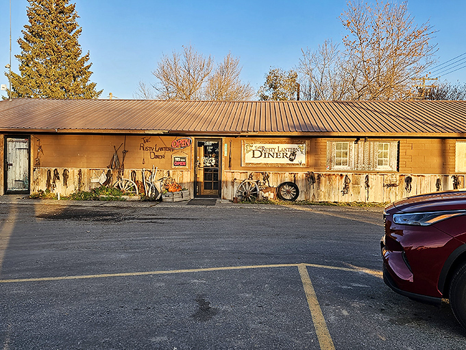Where wagon wheels meet waffle irons – The Rusty Lantern looks like it was built by pioneers who really understood the importance of good gravy.