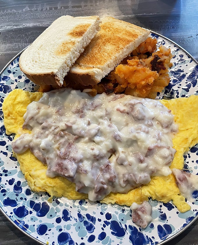 That chipped beef omelet isn't just breakfast; it's comfort food therapy served on a plate with perfect hash browns.