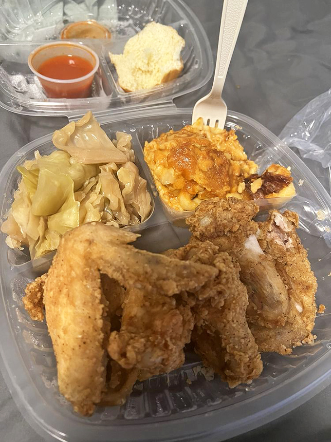Crispy fried chicken, creamy cabbage, and mac and cheese – the holy trinity of soul food presented with no-nonsense perfection.