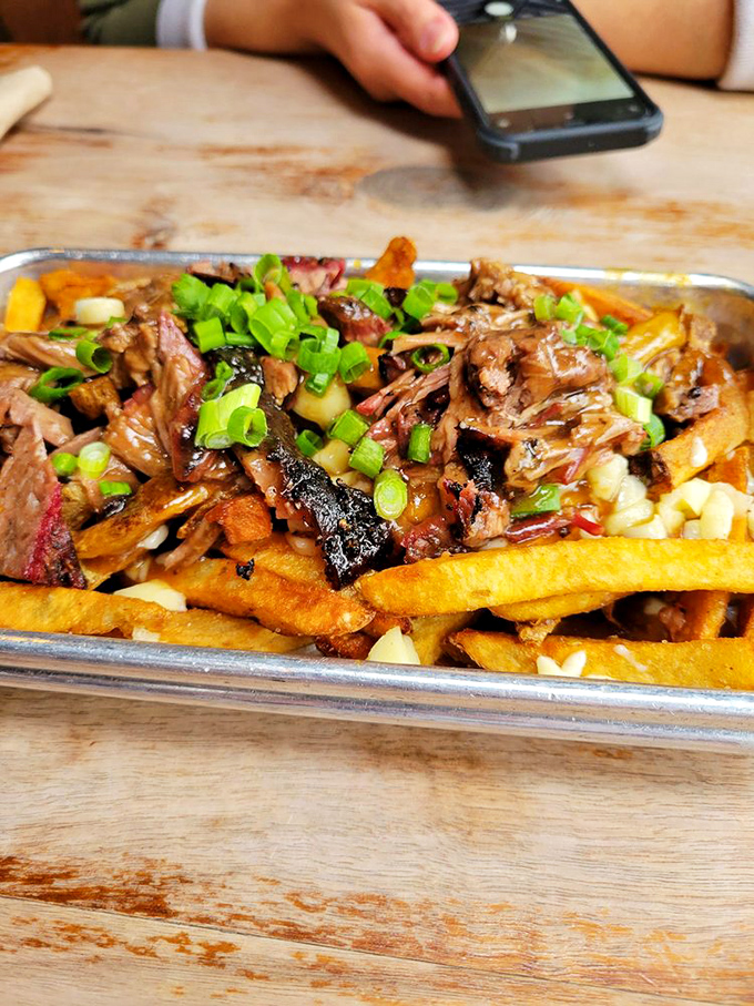 Poutine gets a Texas makeover that would make both Canadians and Texans argue over who gets custody. Those fries are living their best life.