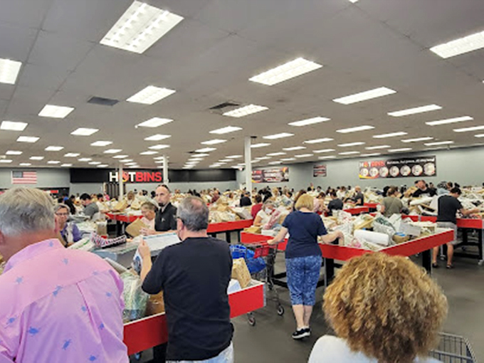 The checkout area &ndash; where triumphant hunters bring their spoils. The bilingual signage reflects Tampa's diverse community of bargain enthusiasts.