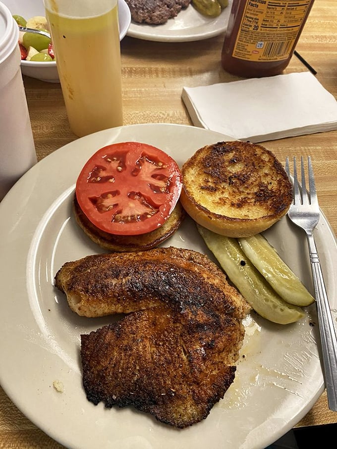Plot twist: this lunch spot makes a salad worth skipping breakfast for. Those peppers standing guard around that perfectly seasoned chicken mean business.