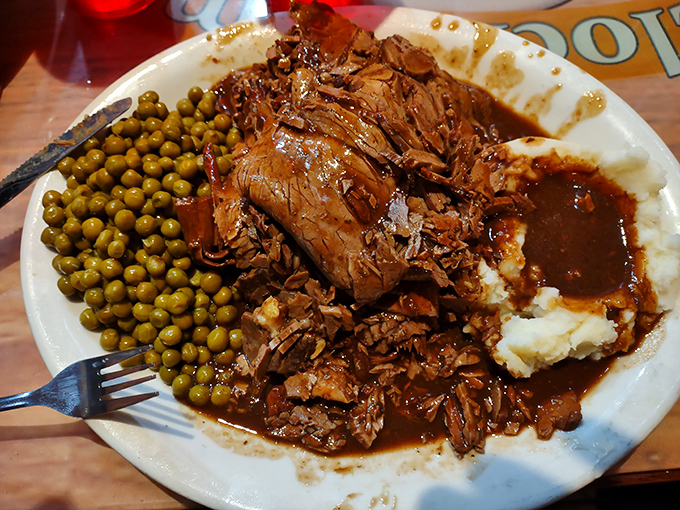 Even the non-seafood options get the royal treatment. This pulled pork with gravy over mashed potatoes proves that Sting-Ray's doesn't play favorites with the food groups.