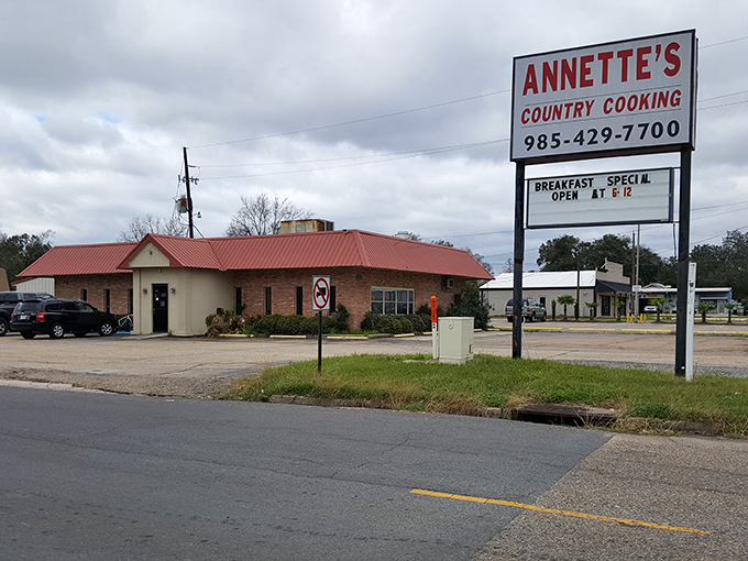 Annette's sign promises everything you need to know: country cooking that starts your day with honest-to-goodness Southern comfort.