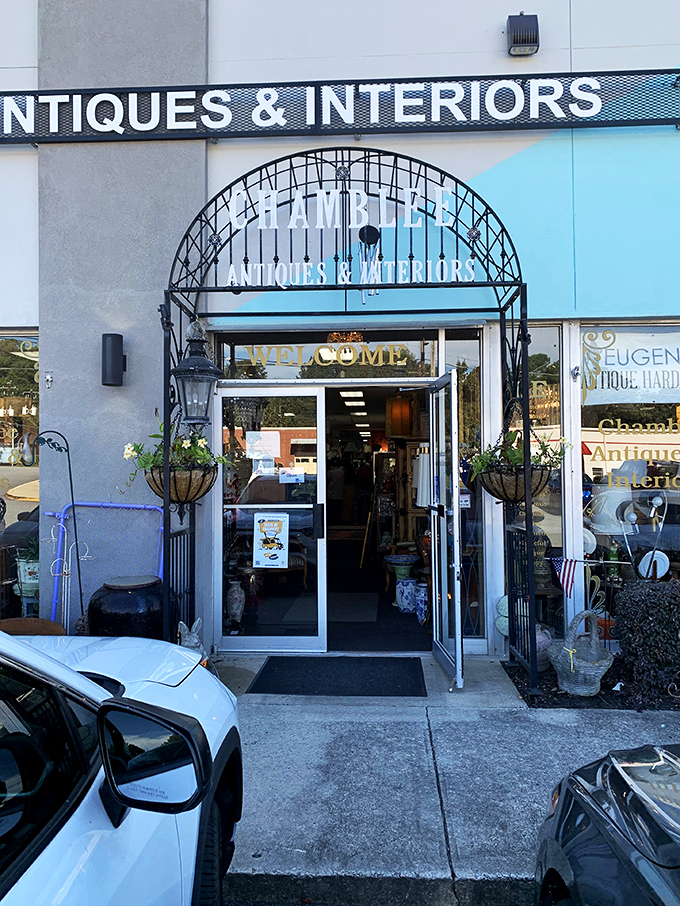 Elegance has entered the chat! Chamblee's sophisticated entrance arch transforms ordinary shopping into a curated design experience.