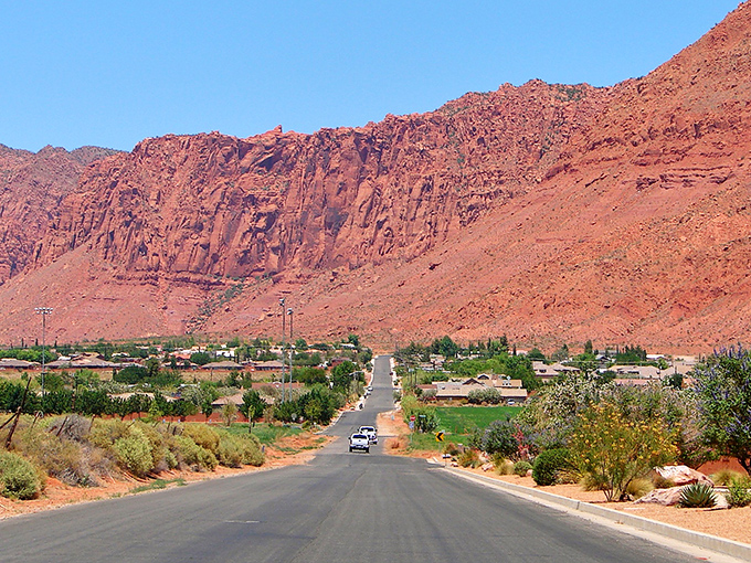Ivins' dramatic red cliffs aren't just a view&mdash;they're practically part of the neighborhood, looming over everyday life.
