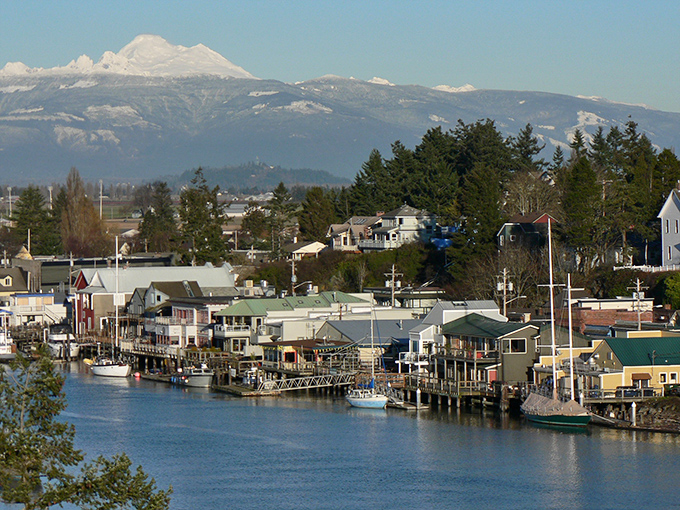 This waterfront town feels like a cozy hug &ndash; colorful storefronts, calm waters, and a vibe that says &ldquo;linger.&rdquo;