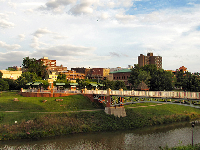 Maryville's rolling hills create a postcard-perfect setting for affordable living. The Smoky Mountains provide a daily show that doesn't charge admission.
