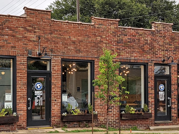 That unassuming brick entrance hides a breakfast paradise where eggs are cooked with mathematical precision. 
