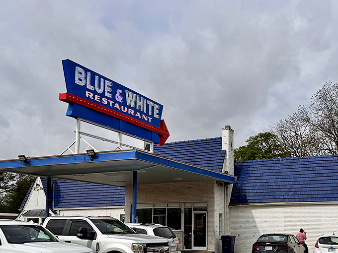 The Blue & White's vintage sign hasn't changed much since the days when road-trippers used actual maps &ndash; and neither have their perfectly crispy hash browns.