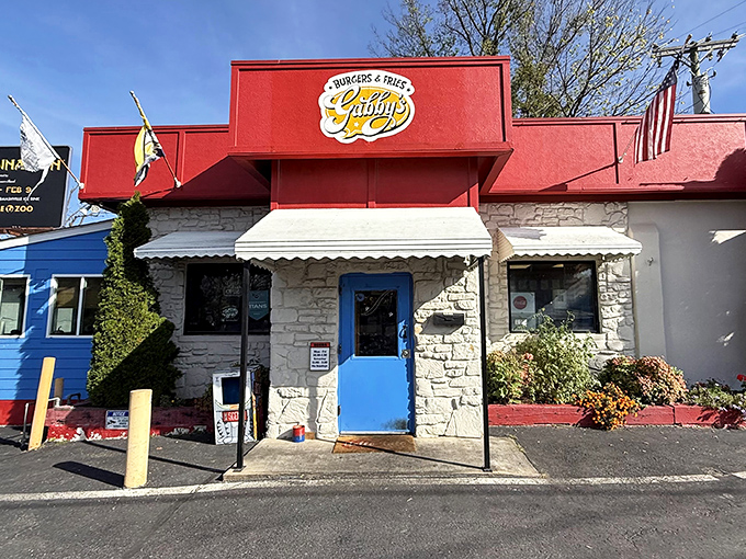 Simple, classic, and proudly flying the flag. Gabby's cheerful facade welcomes burger enthusiasts to one of Nashville's most beloved joints.