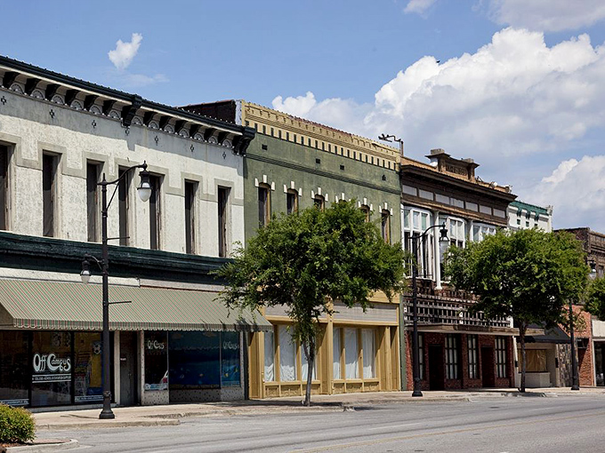Small-town spirit meets urban flair in Gadsden&mdash;streets lined with stories waiting to be uncovered.