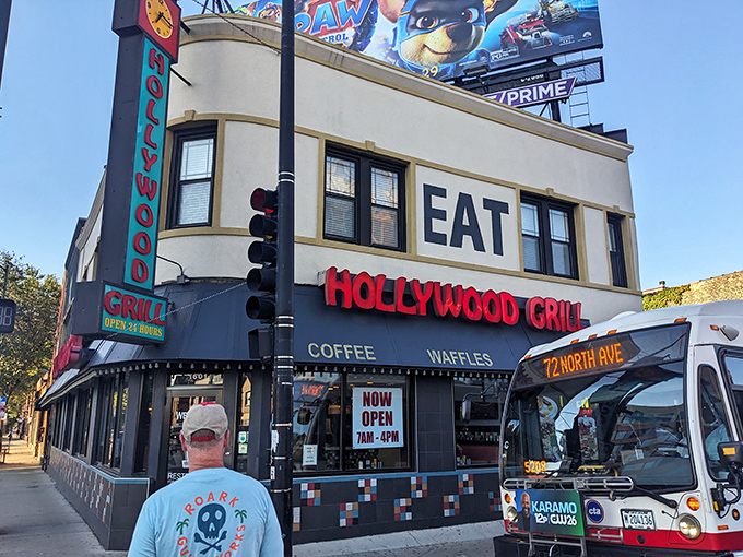 "EAT" commands the Hollywood Grill sign&mdash;straightforward advice we should all follow when near this legendary 24-hour diner!