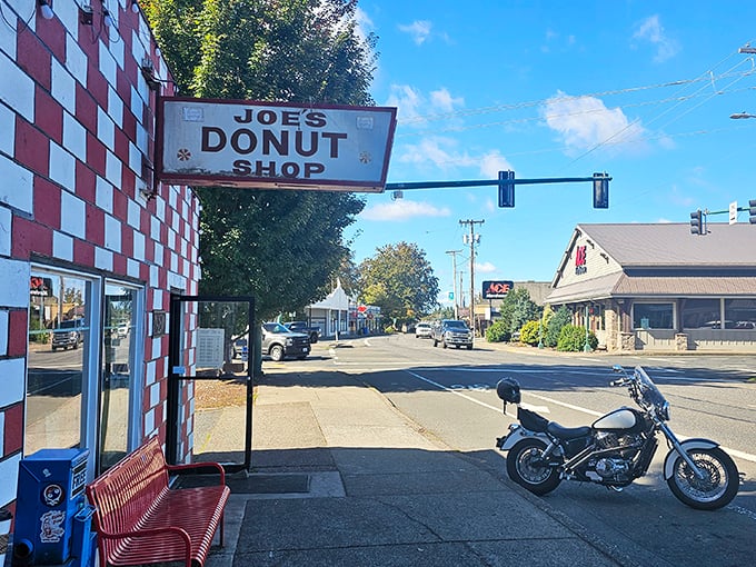 By night, those illuminated windows transform into a lighthouse for the sugar-deprived, guiding hungry souls to safe harbor.