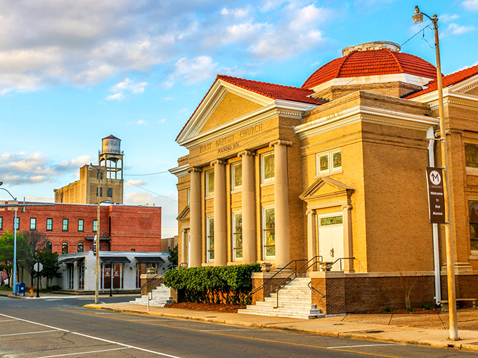 This Monroe street scene captures Louisiana urban charm without the big city attitude &ndash; just the right size for wandering.