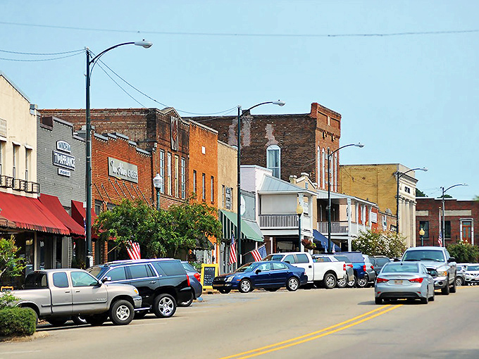Historic buildings line New Albany's streets, offering a master class in small-town charm without the tuition fees. 