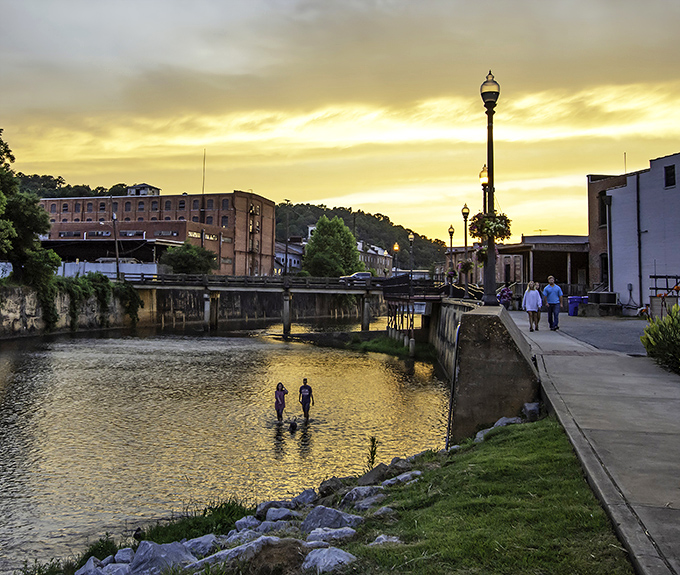 Gadsden's riverfront at sunset turns even the most practical retiree into a temporary poet. Worth every penny&mdash;which is zero.